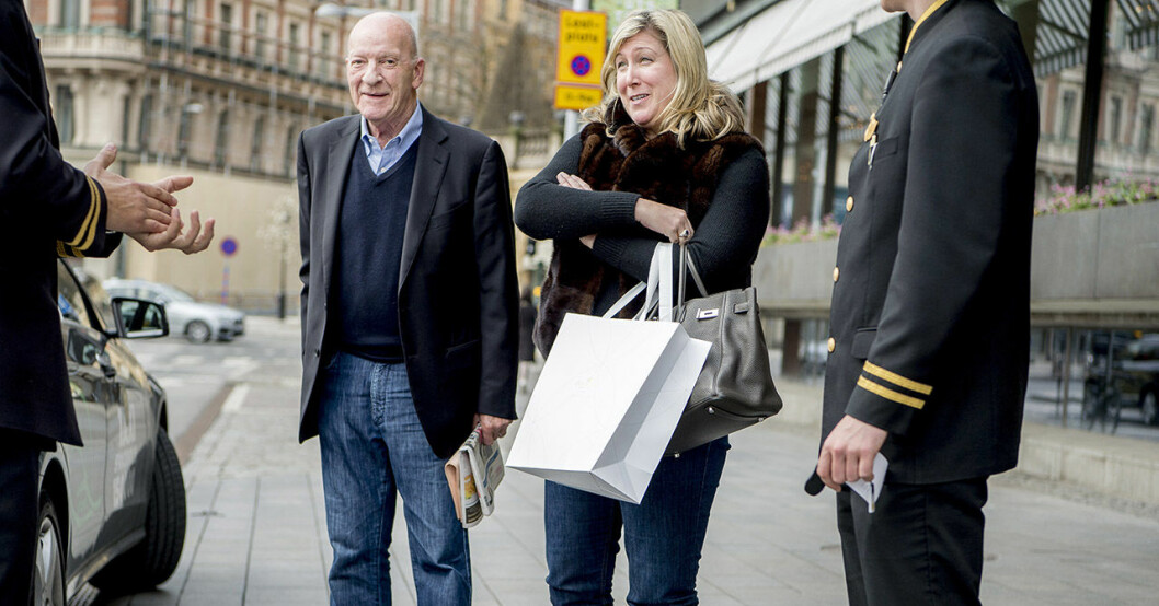 PG Gyllenhammar och 38 år yngre frun Lee flyr från Sverige | Hänt