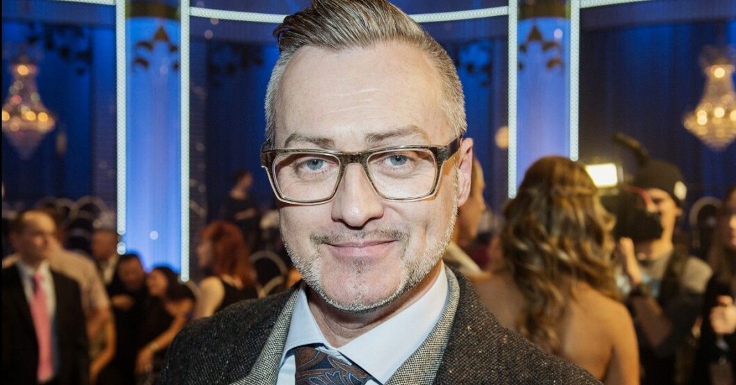 Tony Irving visar allt i nya supershowen: "Jag är stolt över min håriga ...